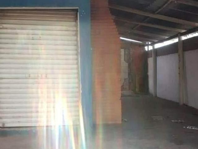 CASA À VENDA COM SALÃO COMERCIAL EM LIMEIRA, SP