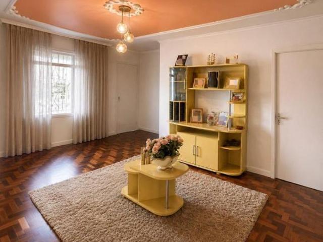 Casa à venda com sala comercial no bairro Santa Catarina