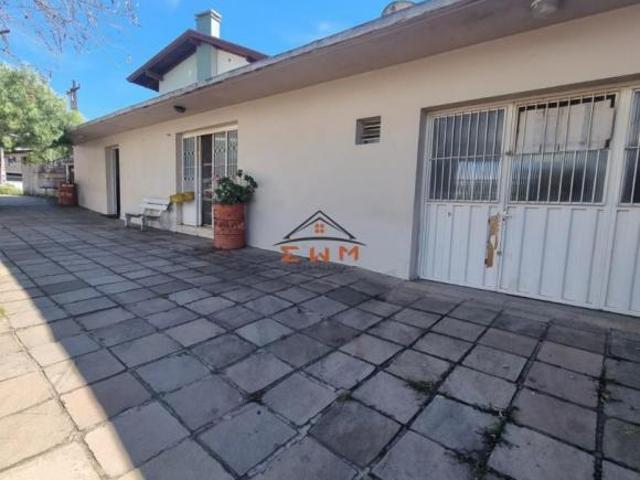 Casa à venda com sala comercial garagem fechada e localização privi