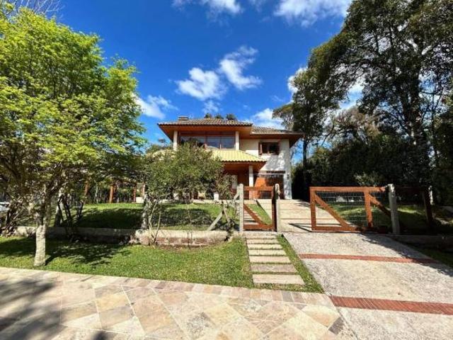 CASA À VENDA COM TERRENO AMPLO 3 QUARTOS
