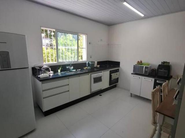 CASA À VENDA COM TERRENO AMPLO EM ATIBAIA