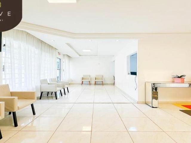 Casa à venda com terreno amplo, ideal para uso comercial ou residencial, na divisa com o Bigorrilho