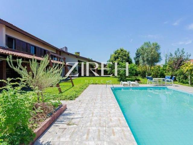 CASA À VENDA COM TERRENO GRANDE E PISCINA, NO SEMINÁRIO