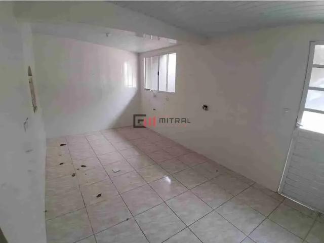Casa á venda com três dormitórios sendo uma suíte, no jardim progresso/ londrina. Contém uma edí