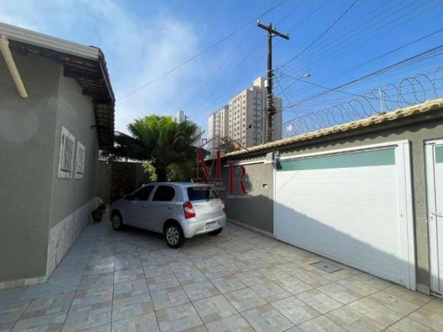 Casa a venda com três suítes no Balneário Flórida