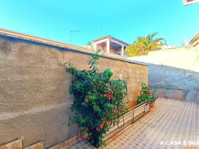 Casa à venda com três quartos e quintal, térrea no bairro Residencial Lagoa em Betim