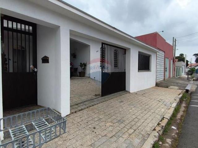 Casa a venda com três quartos, edícula, 549 mil aceita permuta. Itapira Jardim Bela Vista