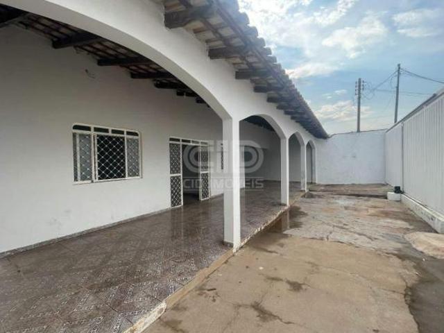 Casa á Venda com três quartos no bairro CPA II