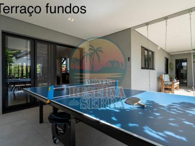 Casa a venda com uma bela vista no condomínio Reserva da Serra