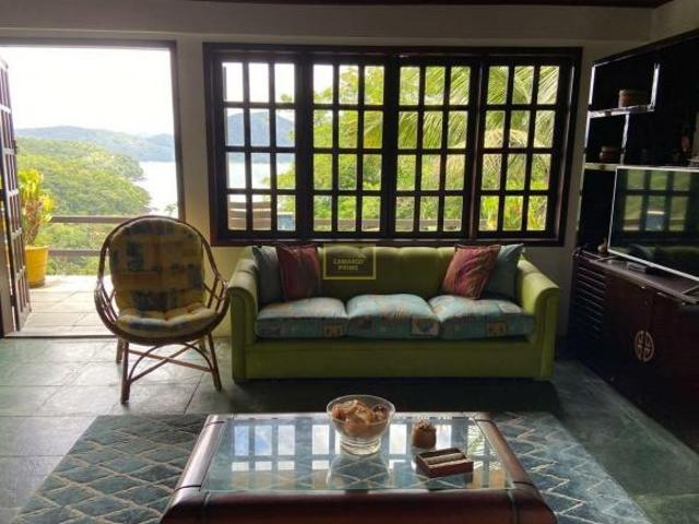 Casa à Venda com Vista Deslumbrante da Praia de Fortaleza!