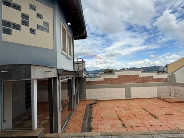 CASA À VENDA COM VISTA PARA O LAGO DO TABOÃO – BRAGANÇA PAULISTA