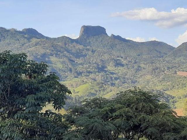 Casa a venda com vista para Pedra do Bau