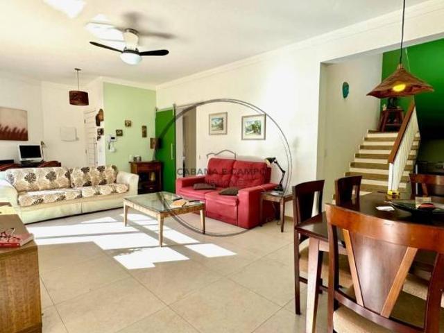 Casa à venda com 04 dormitórios em bairro nobre de Atibaia