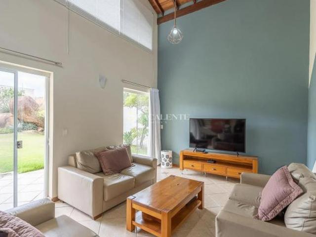 Casa à venda com 04 dormitórios, 02 suítes, amplo quintal 386 m² Condomínio Moinho de Vento Vali