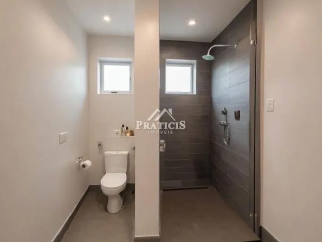 Casa a venda, com 04 dormitórios, 3 vagas de garagem, próximo a escolas, shopping, hospitais