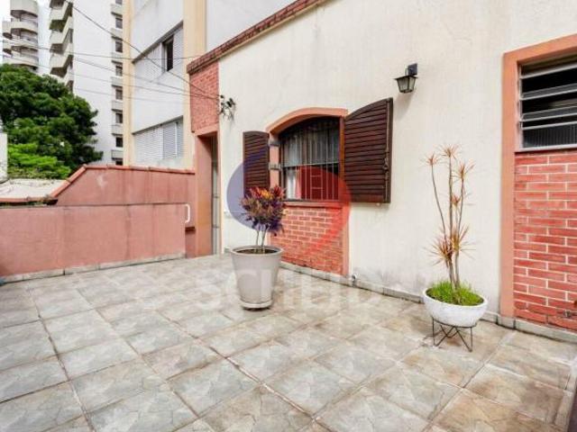 Casa à venda com 04 dorms e 02 vagas em Perdizes