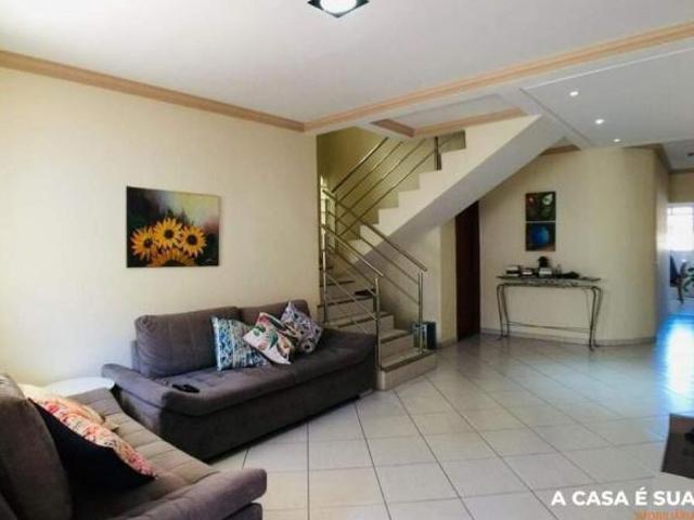 Casa à venda com 04 Quartos, 02 Banheiros e 02 Vagas no Bairro Jardim Riacho das Pedras em Contagem/