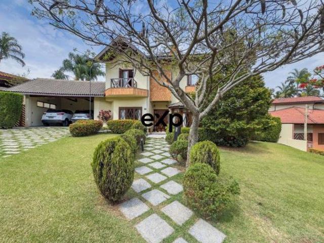 Casa à venda com 04 quartos, 02 suites ao lado do colégio Porto Seguro em Valinhois/SP