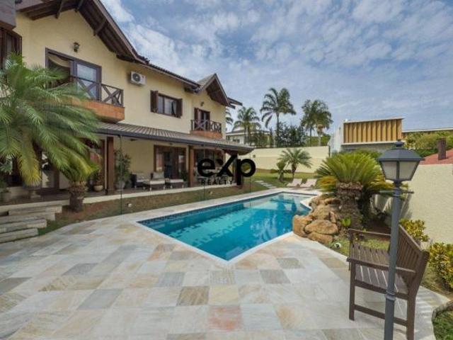 Casa à venda com 04 quartos, 02 suites ao lado do colégio Porto Seguro em Valinhois/SP