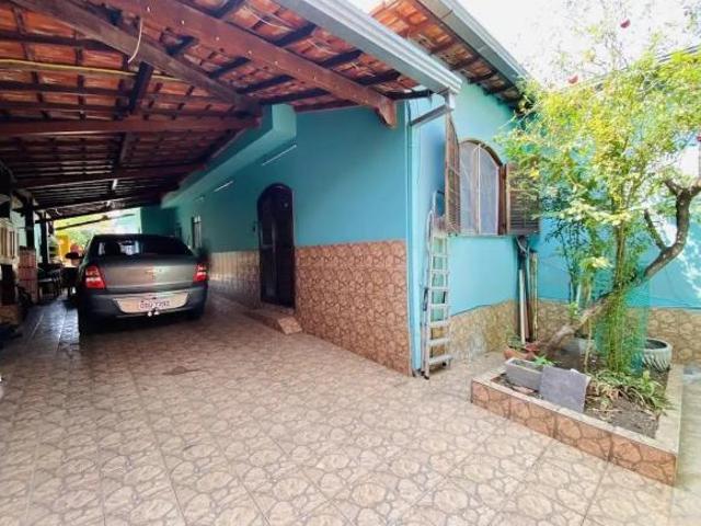 Casa à venda com 04 Quartos 04 Banheiros e 04 Vagas no Bairro Gloria em Contagem/MG