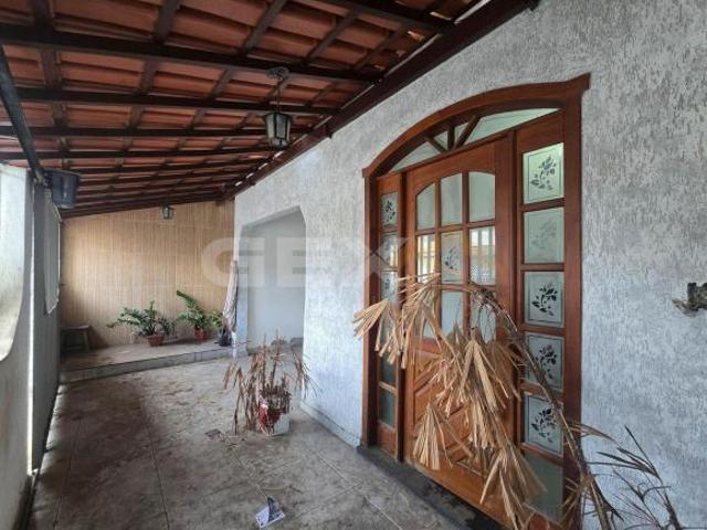 Casa à Venda com 04 Quartos no Bairro Catalão em Divinópolis MG