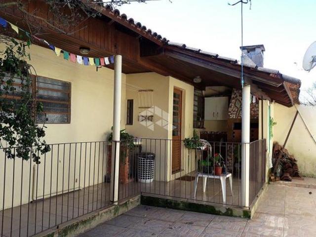 Casa à venda com 04 quartos sendo 01 suíte na rua Cirino Prunes no bairro Espirito Santo em Porto Al