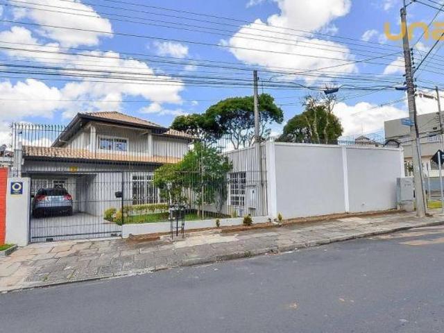 Casa à Venda com 05 quartos 02 suítes 398m² úteis lote 416m² Bairro Água Verde em Curitiba/PR