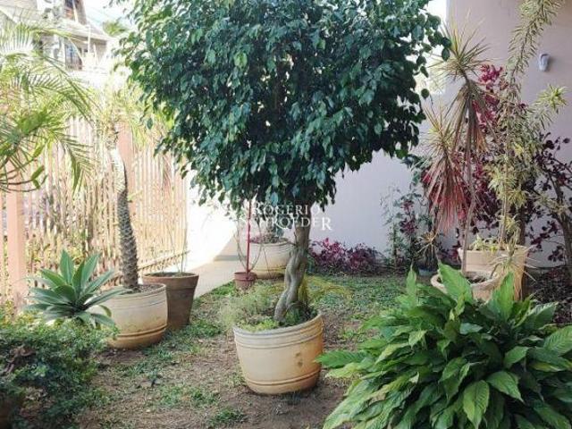 Casa à venda Tingui. Maravilhoso Pomar. 05 quartos, sendo 04 suítes, área 403,00 m², 04 vagas