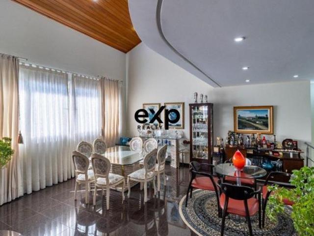 Casa à venda com 05 quartos, suites ao lado do colégio Porto Seguro em Valinhos/SP