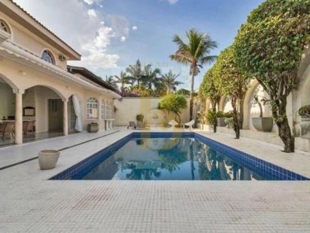 Casa á venda com 05 suítes no bairro Cidade Jardim