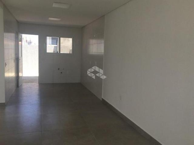 Casa a venda com 01 suíte mais 02 dormitórios, sala cozinha, área de serviço, pá