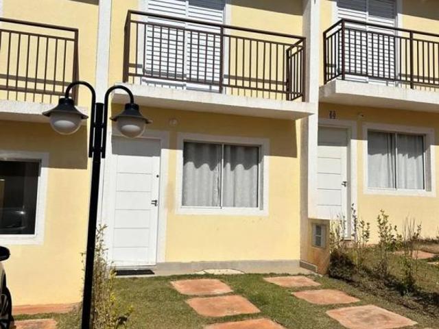 Casa à venda com 02 dormitórios, lavabo, quintal e em Condomínio KM26 Cotia