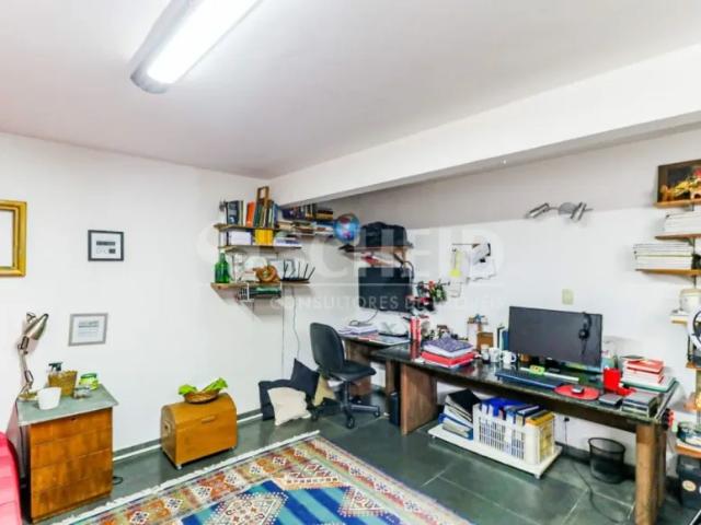Casa à venda com 02 quartos e 04 vagas na Chácara Monte Alegre