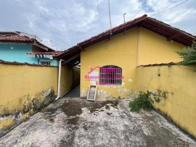 Casa á venda com 02 quartos e amplo espaço de quintal á venda na praia de Mongaguá