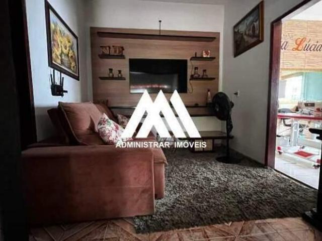 Casa á venda com 02 quartos e loja no centro de Igarapé MG!