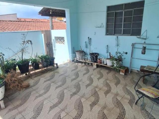 Casa a venda com 02 quartos no Campos Elíseos