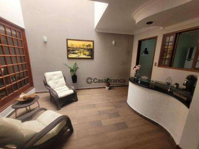 Casa à venda com 03 dormitórios, área gourmet e piscina na Vila Rica em Sorocaba/SP