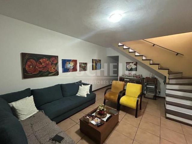Casa à venda com 03 dormitórios e 02 vagas no Jardim Ubirajara