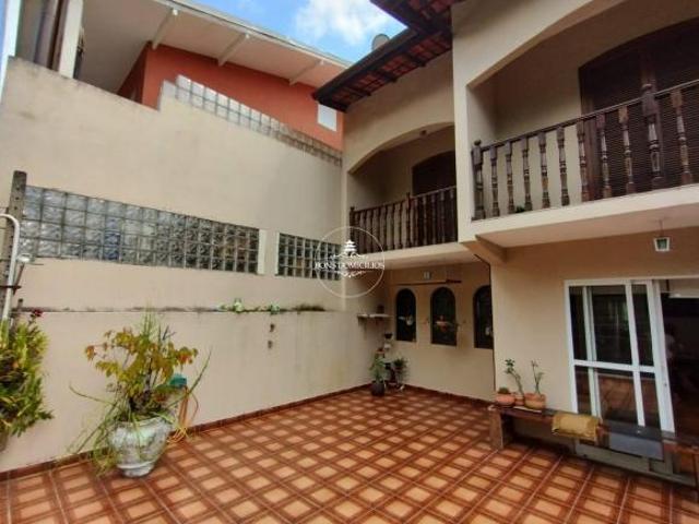 Casa à Venda com 03 dormitórios, Jardim e Área Gourmet Jd. Nakamura Park R$ 800.000,00