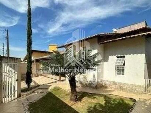 Casa à Venda com 03 dormitórios quartos amplos sendo 02 deles suítes, no bairro Jardim América, em