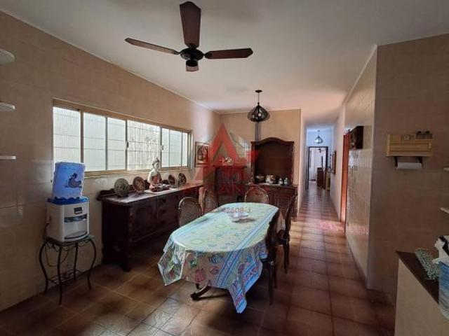Casa à venda com 03 dormitórios, 03 banheiros, no bairro do Itagua em Ubatuba