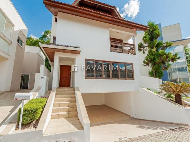 Casa à venda com 03 quartos, 02 suítes, 04 vagas d