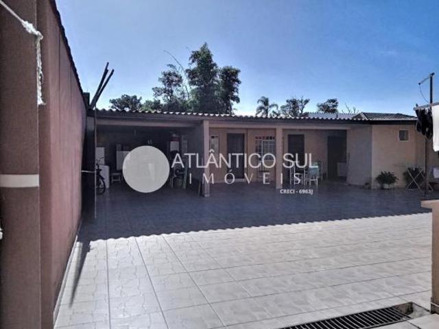 Casa à venda, com 03 quartos e 02 banheiros, Pereque, MATINHOS PR