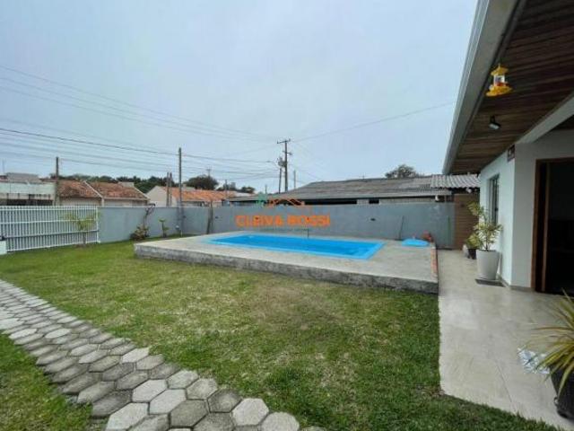 Casa à Venda com 03 Quartos e piscina Matinhos