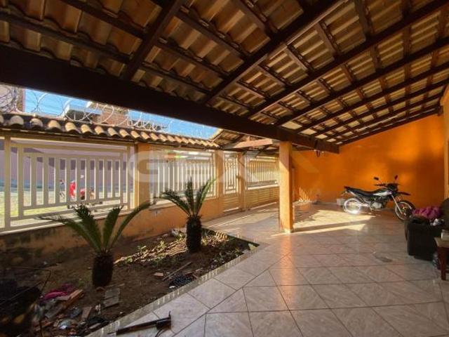 Casa à Venda com 03 Quartos no Bairro Manoel Valinhas em Divinópolis MG