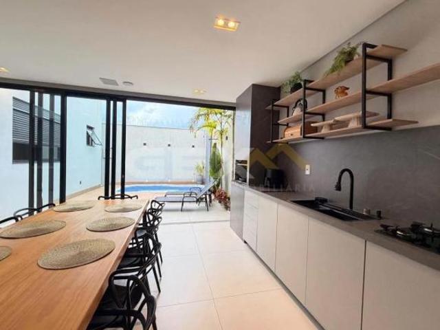 Casa à Venda com 03 Quartos no Bairro AltaVille em Divinópolis MG