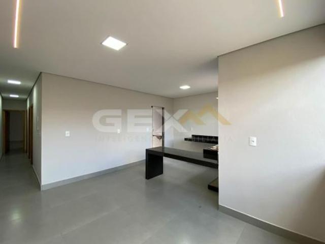 Casa à Venda com 03 Quartos no Bairro Jardinópolis em Divinópolis MG