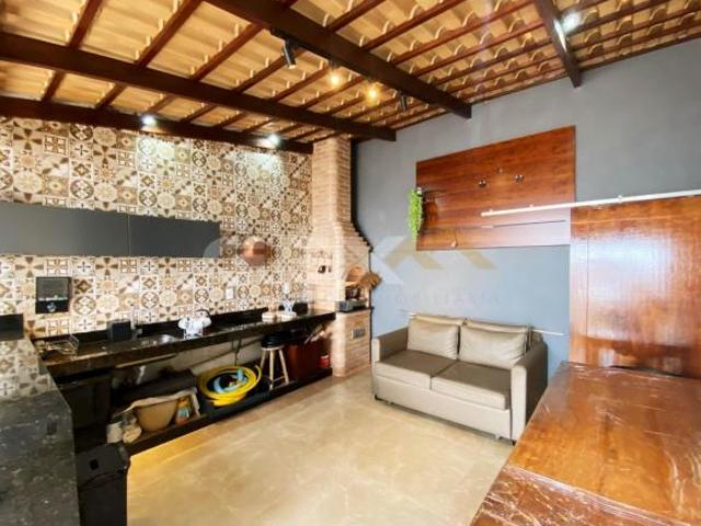 Casa à Venda com 03 Quartos no Bairro Santa Marta em Divinópolis MG