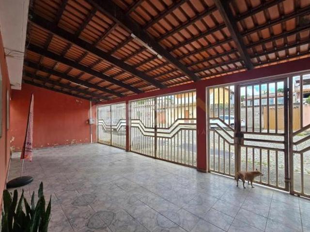 Casa à Venda com 03 Quartos no Bairro Santa Rosa em Divinópolis MG