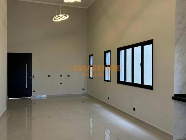 Casa á venda com 03 quartos no Jardim Residencial Golden Park Jacareí SP